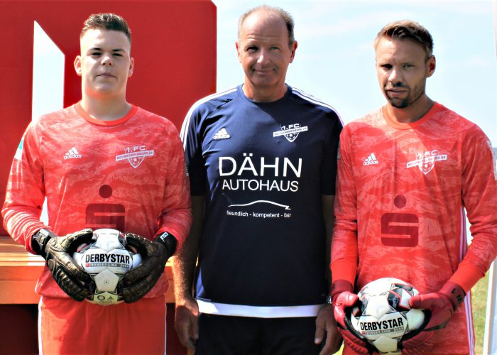 Fotosession mit Bank am See – .:: 1. FC Neubrandenburg 04